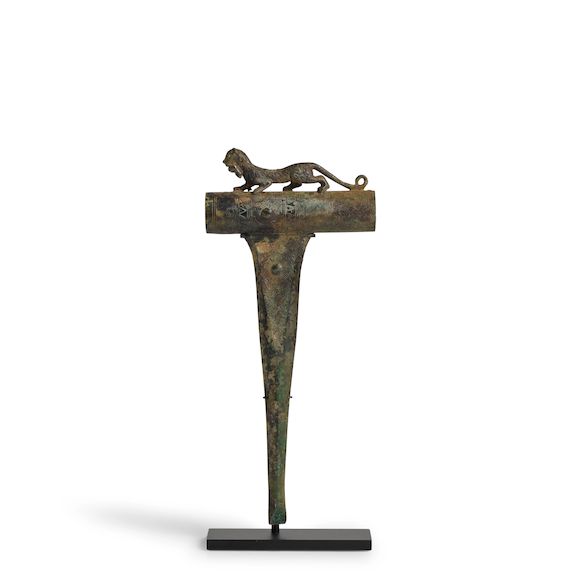 Bonhams : AN ARCHAIC BRONZE HALBERD WITH LEOPARD DECORATION, ZHUO Late ...