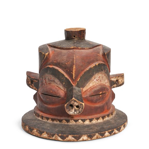 Bonhams Skinner : CARVED AND PAINTED PENDE HELMET MASK