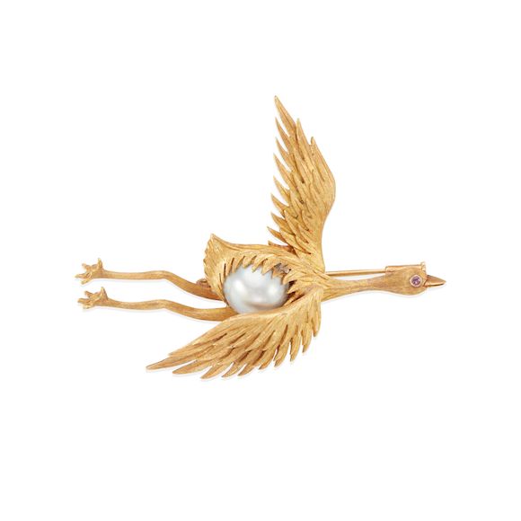 Bonhams : 18K GOLD, BAROQUE CULTURED PEARL AND RUBY CRANE BROOCH