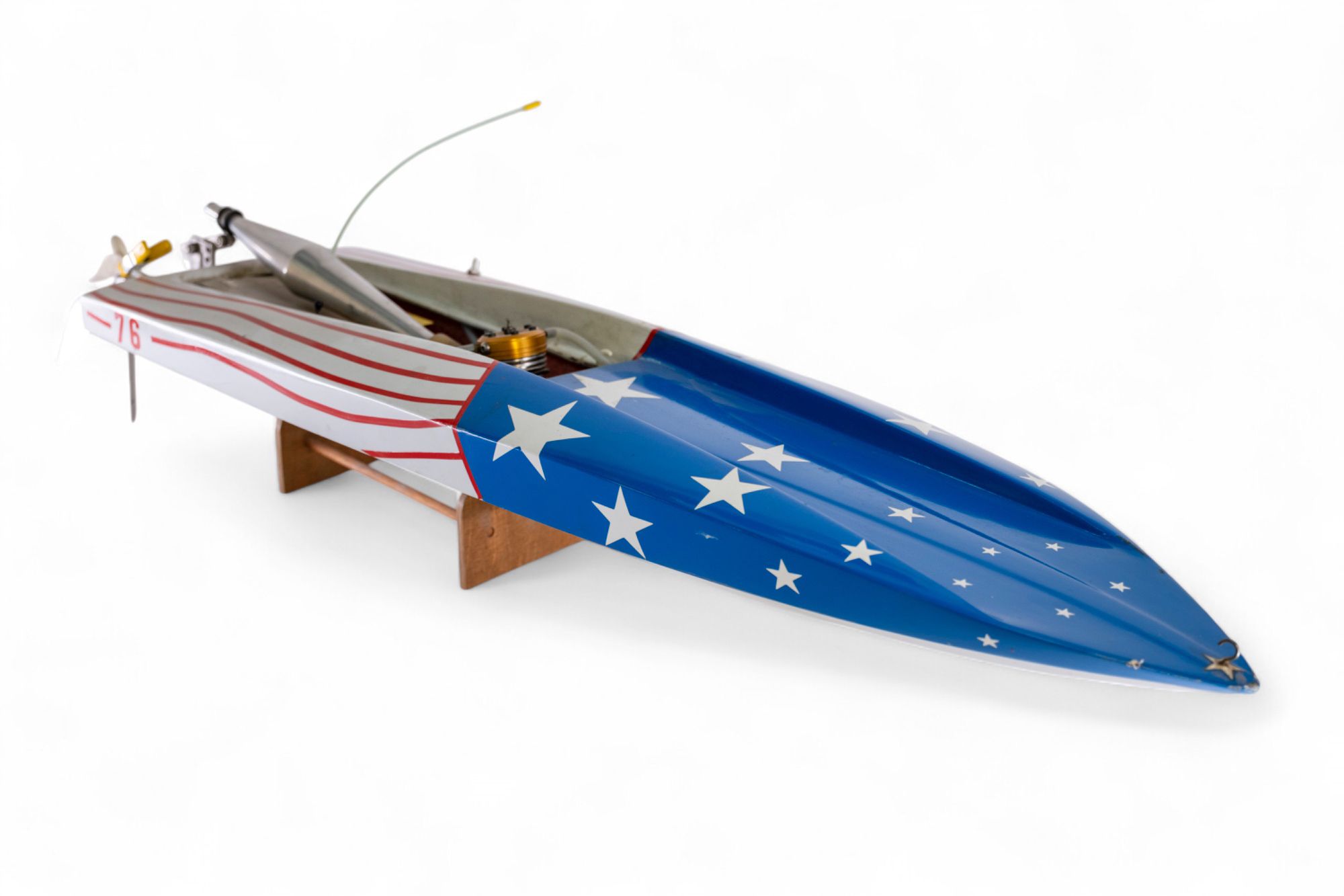 Bonhams Cars : An American flag themed '76' remote control boat,